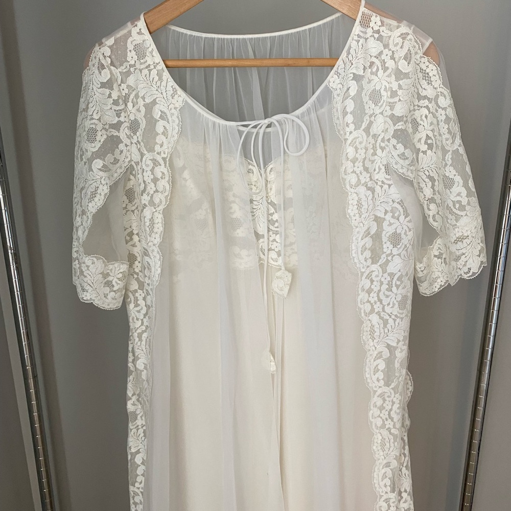 Vintage Shadowline Ivory Robe & Nightgown - Gem